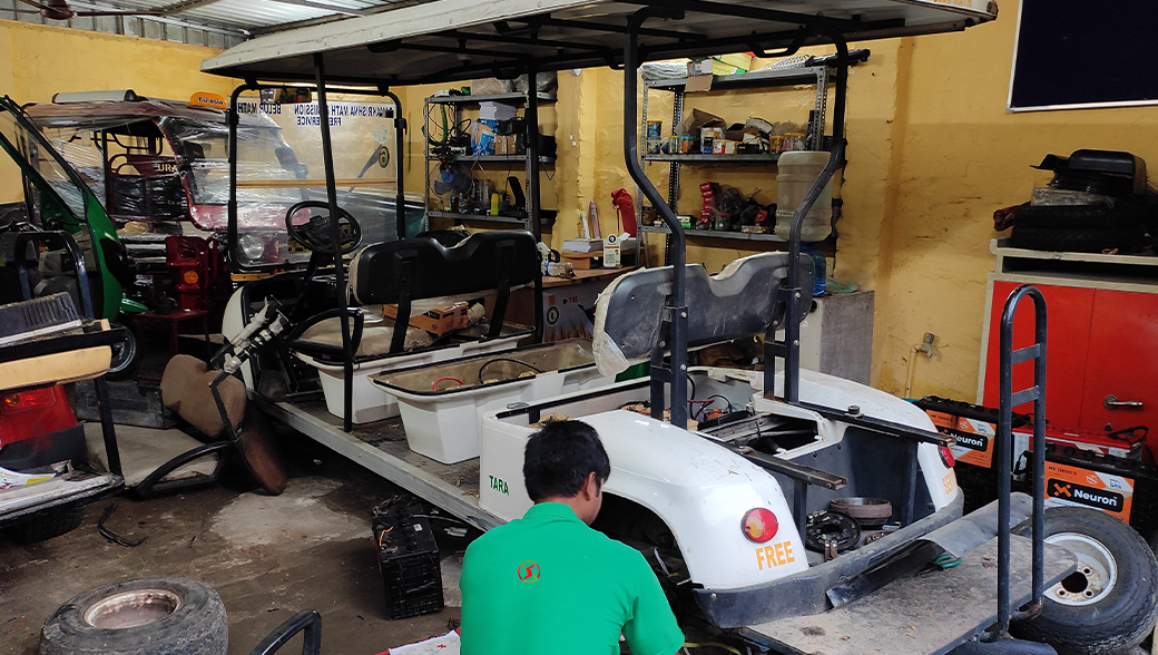 Booking a golf cart mechanic for repairing Speedigo Booking a golf cart ...